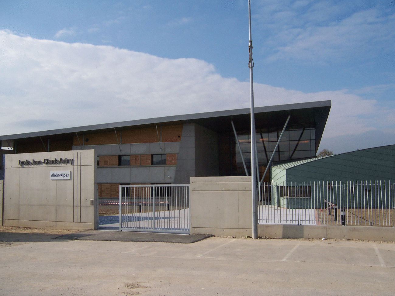 Axis Communications assure la sécurité du lycée des métiers Jean-Claude ...