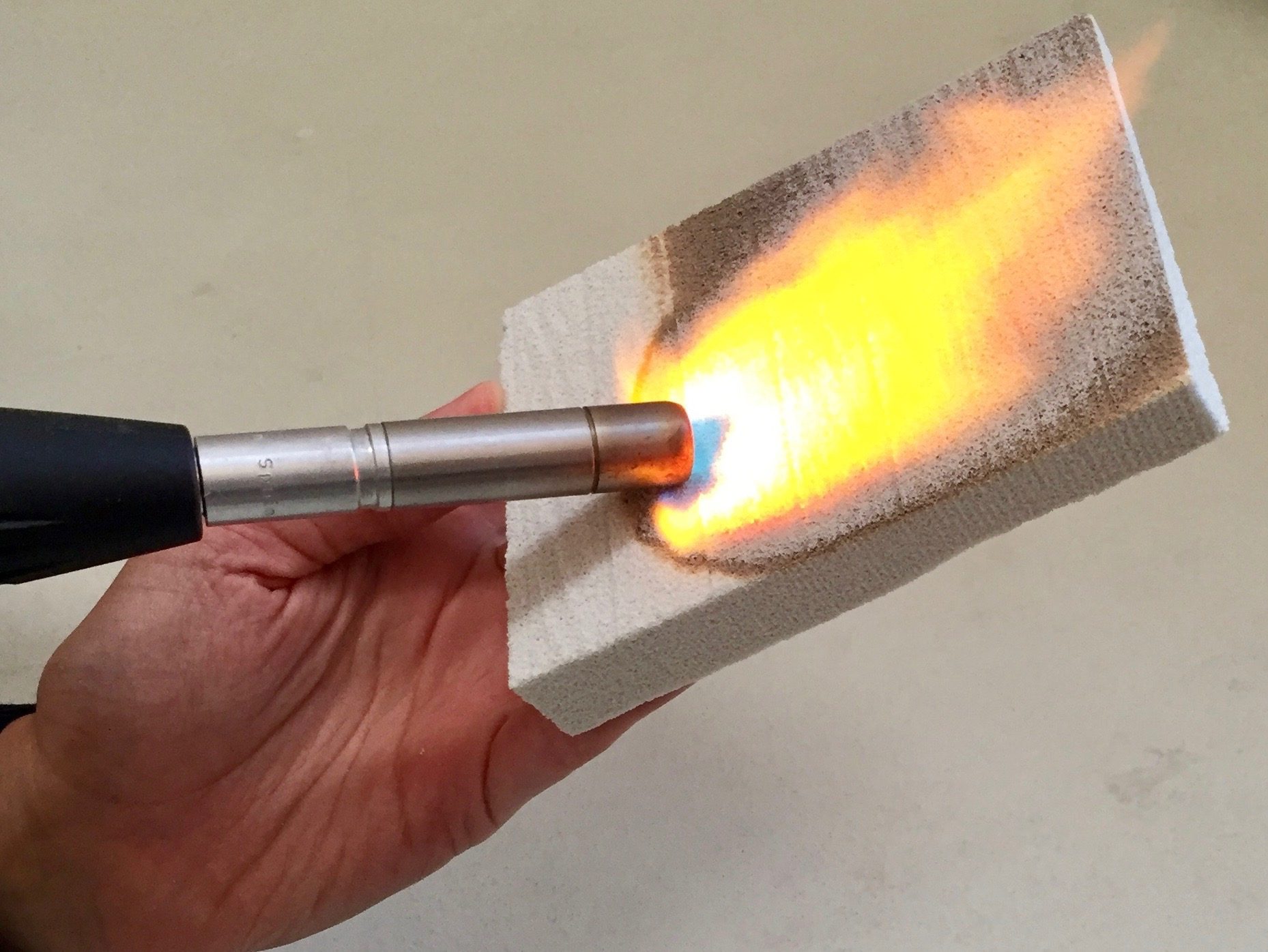 Une mousse minérale incombustible et sans produit chimique - Infoprotection