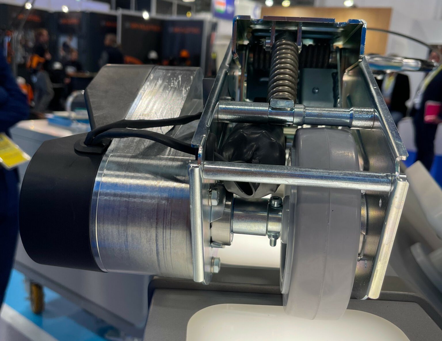 Maniement des chariots : une roue motorisée pour éviter les TMS - Infoprotection